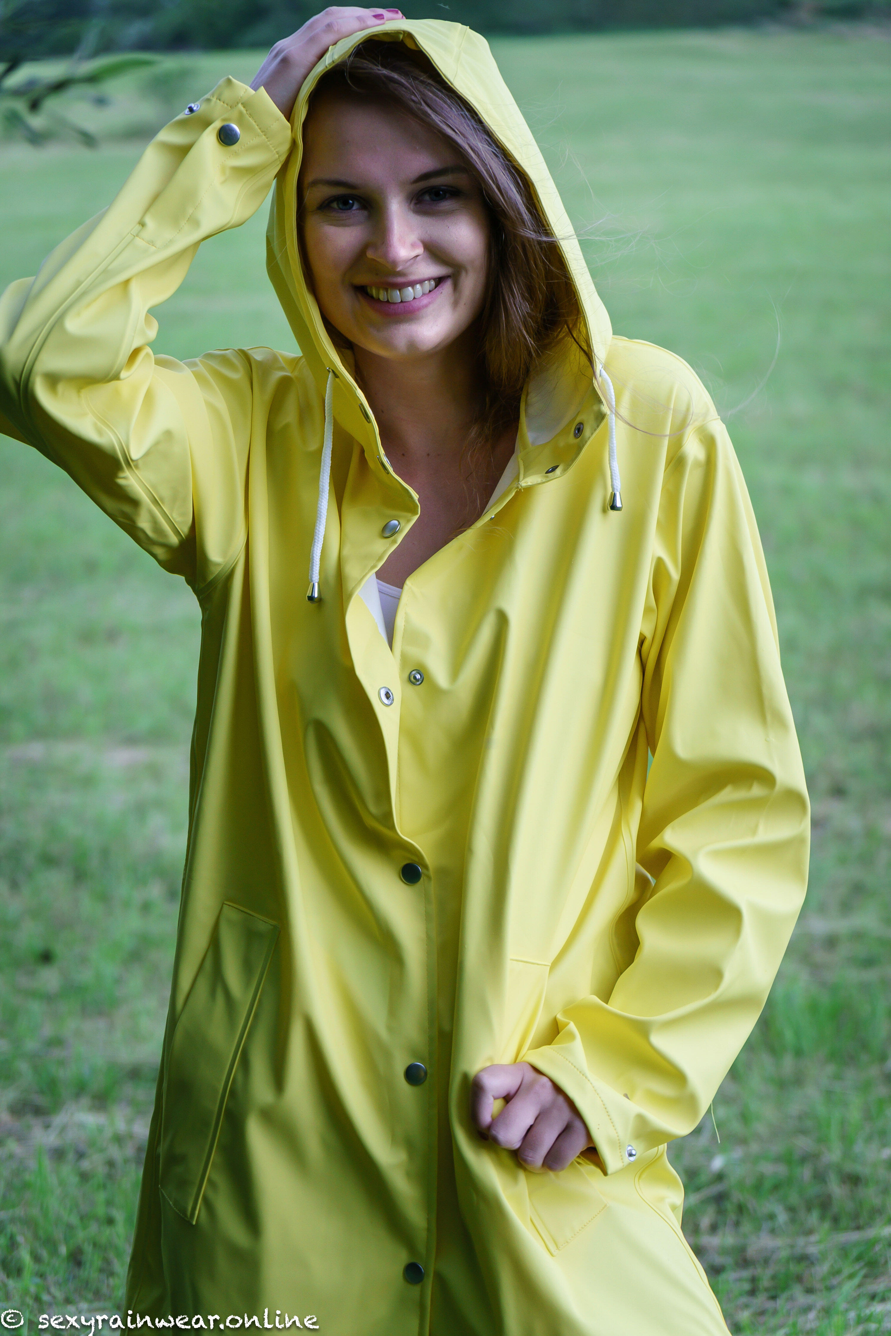 SEXYRAINWEAR.online | Rain-soaked beauty