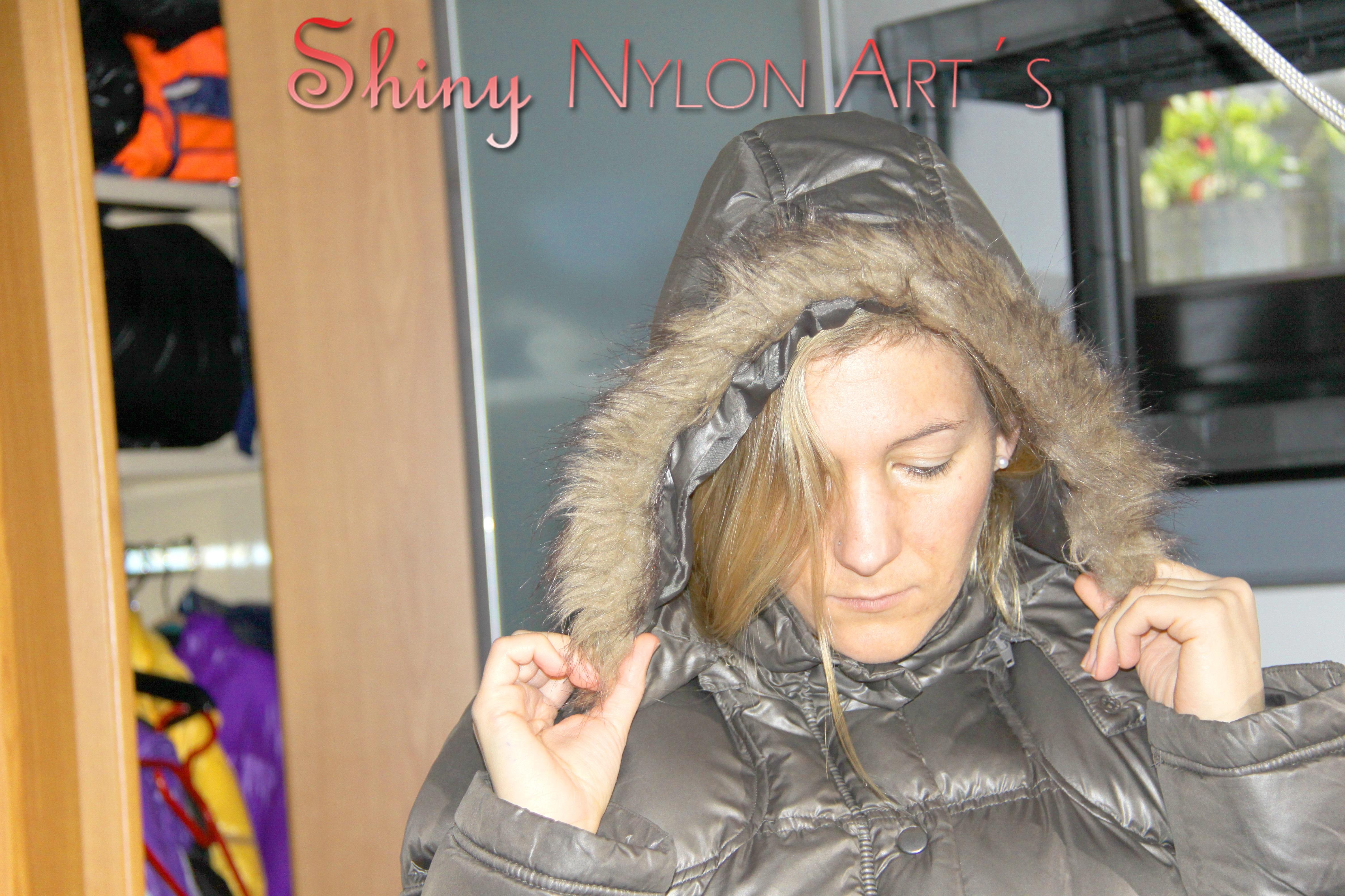 Clipspool | Watching Sandra putting on her supersexy crazy sensation