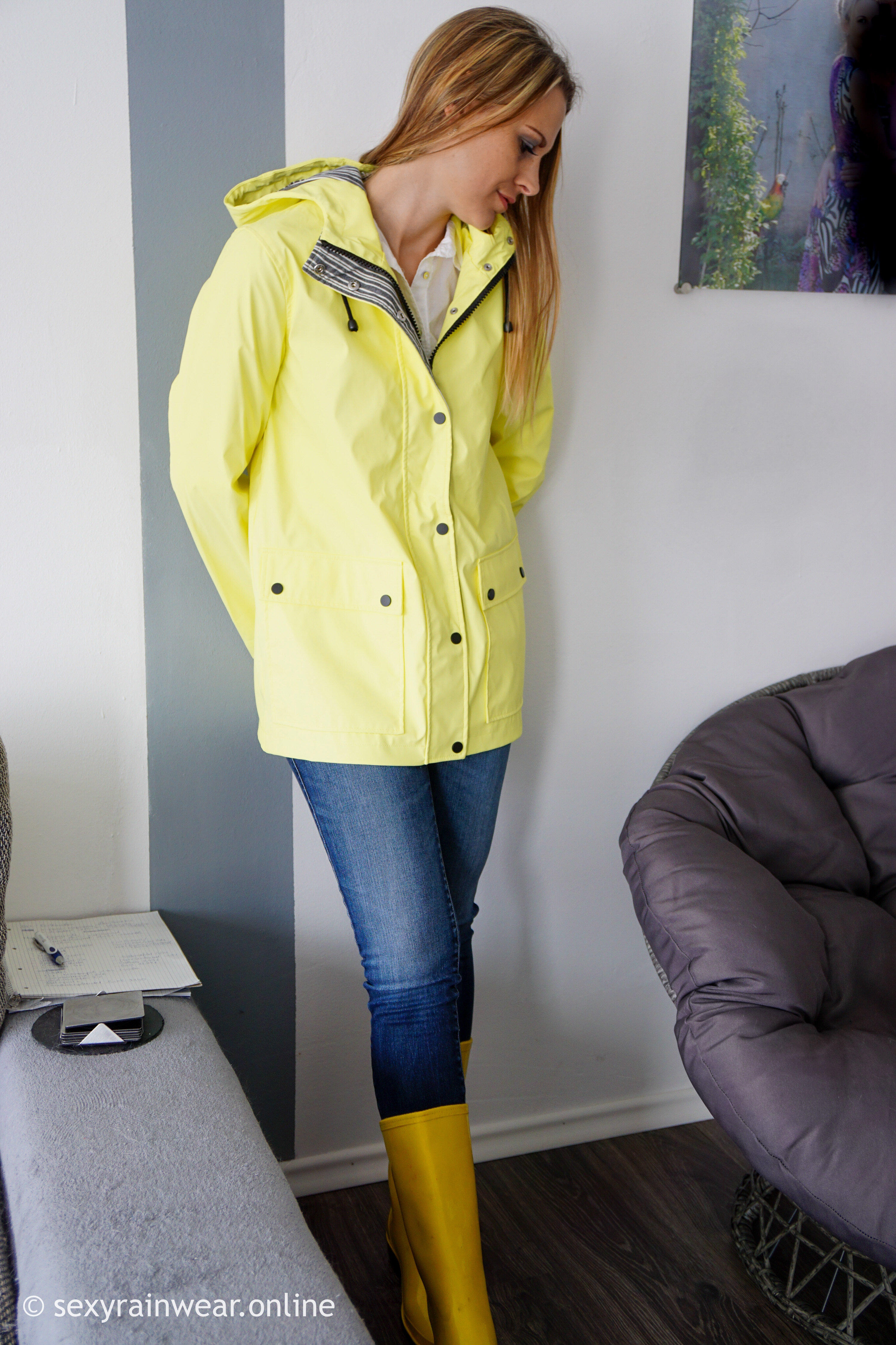 SEXYRAINWEAR.online | Inconspicious yellow