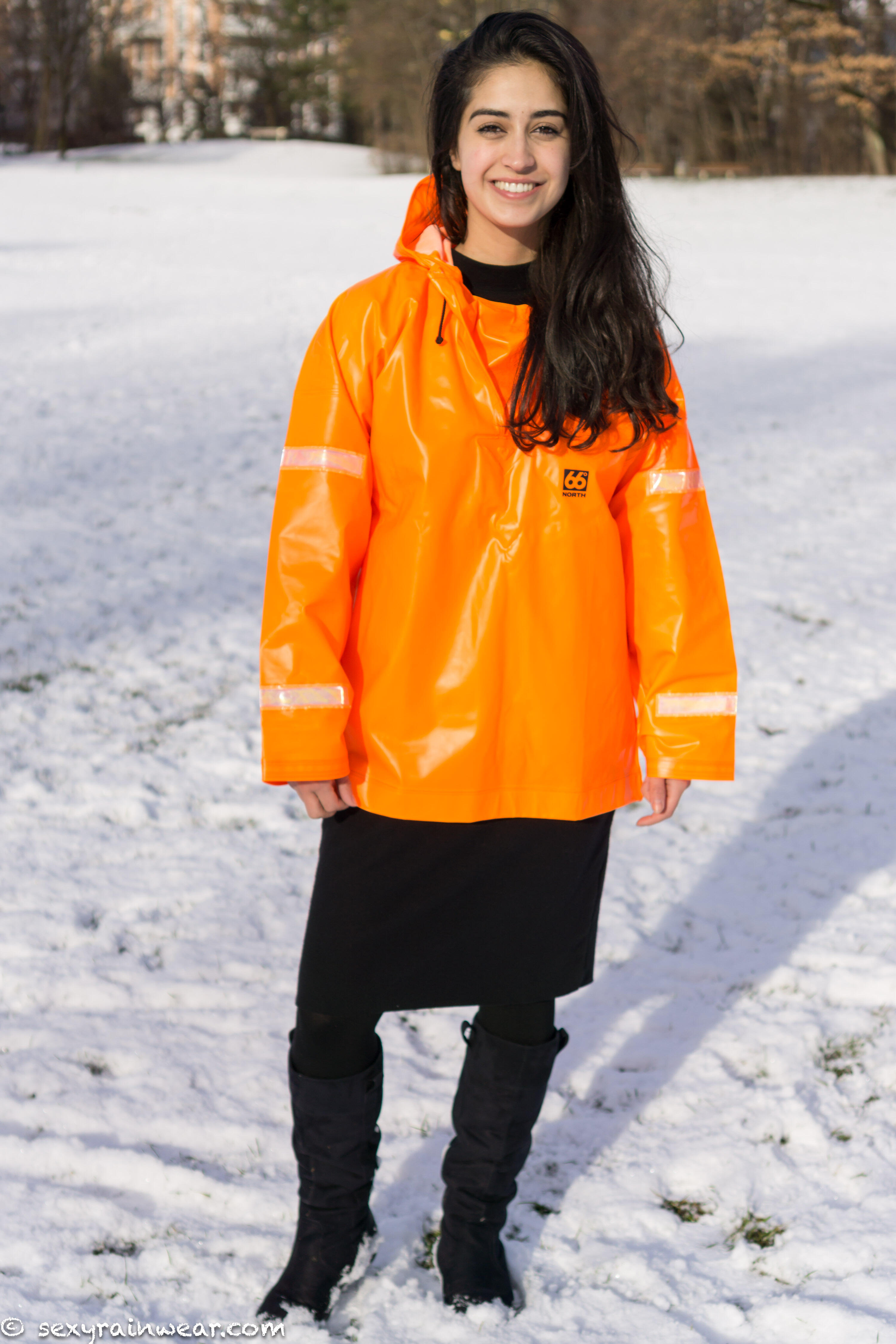 SEXYRAINWEAR.online | Sunshine at 66 north