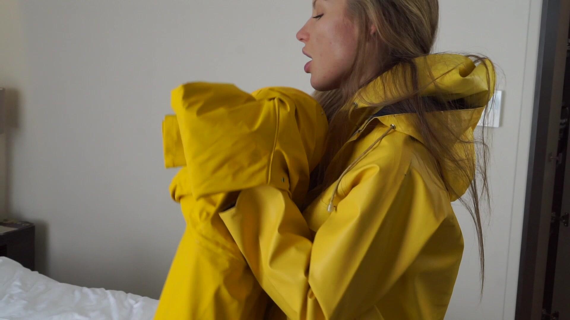 SEXYRAINWEAR.online | The yellow rainwear showdown III