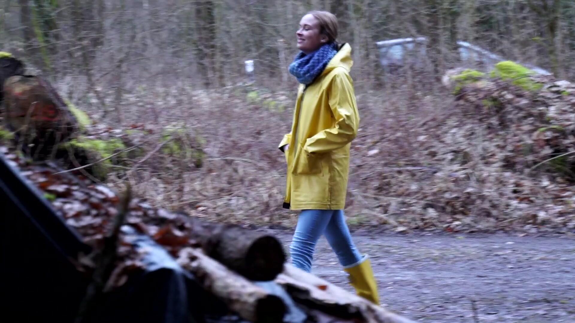 SEXYRAINWEAR.online | Candid Friesennerz girl