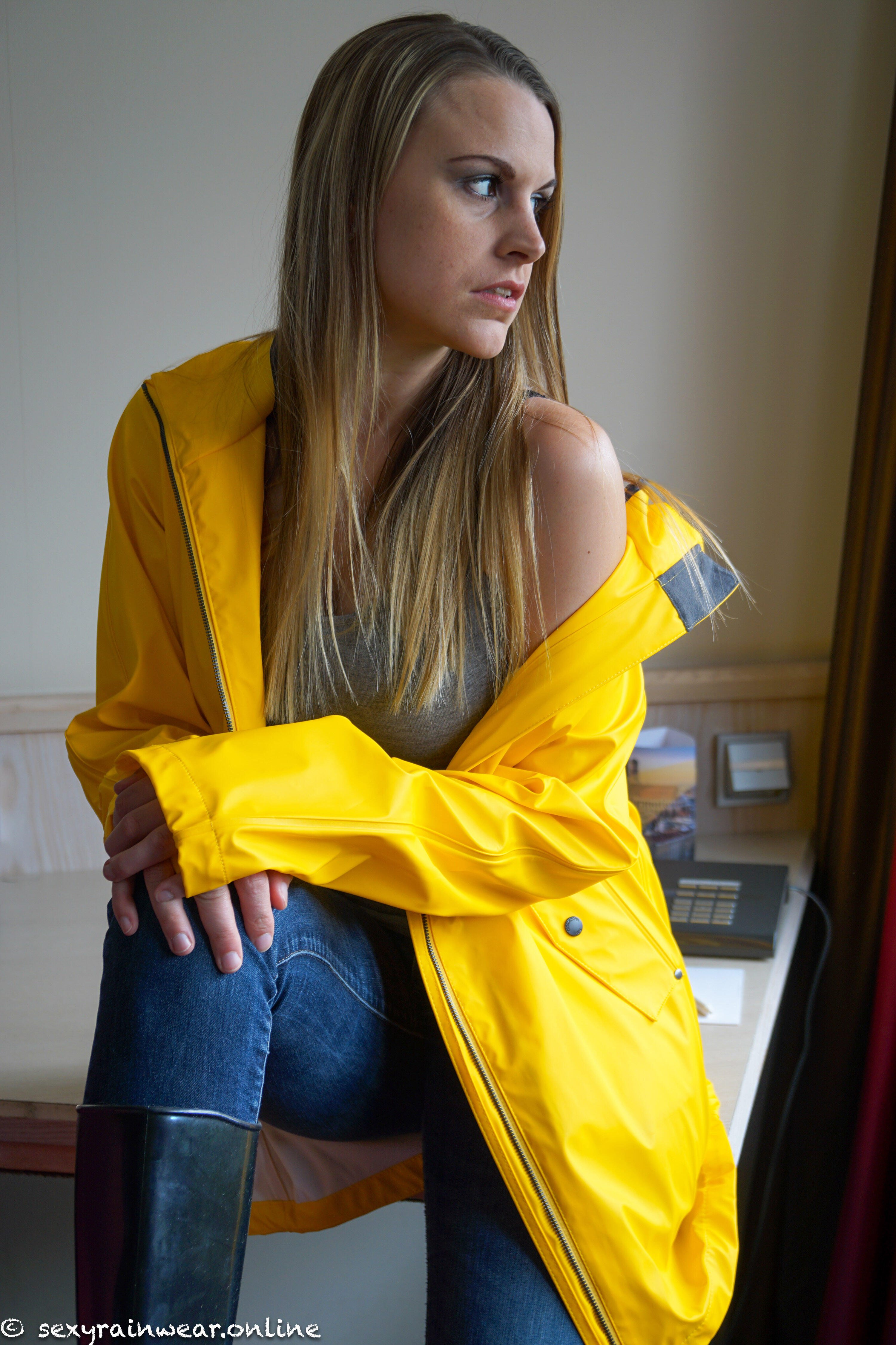 SEXYRAINWEAR.online | Yellow Didriksons contemplation