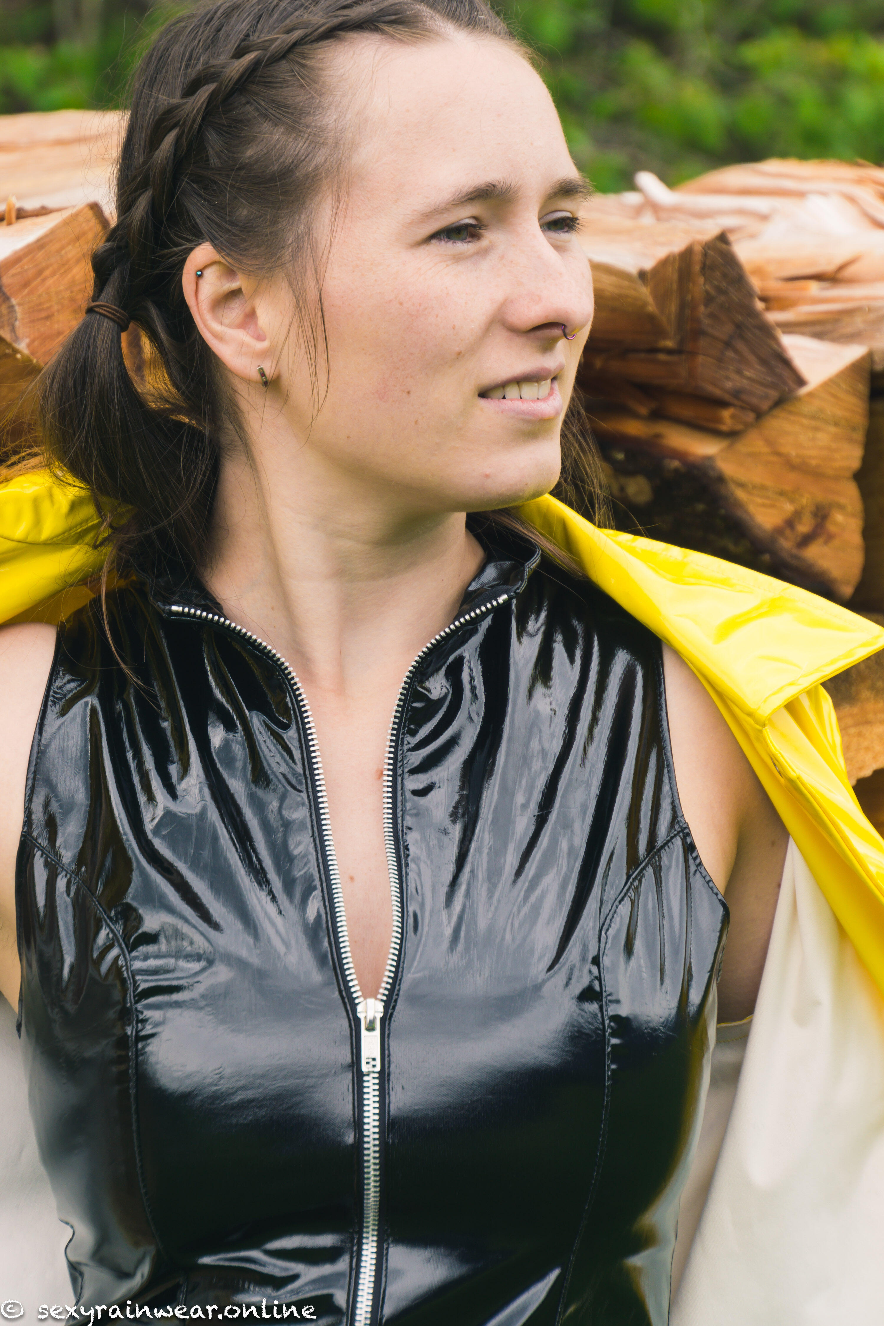 SEXYRAINWEAR.online | Black, red and gold